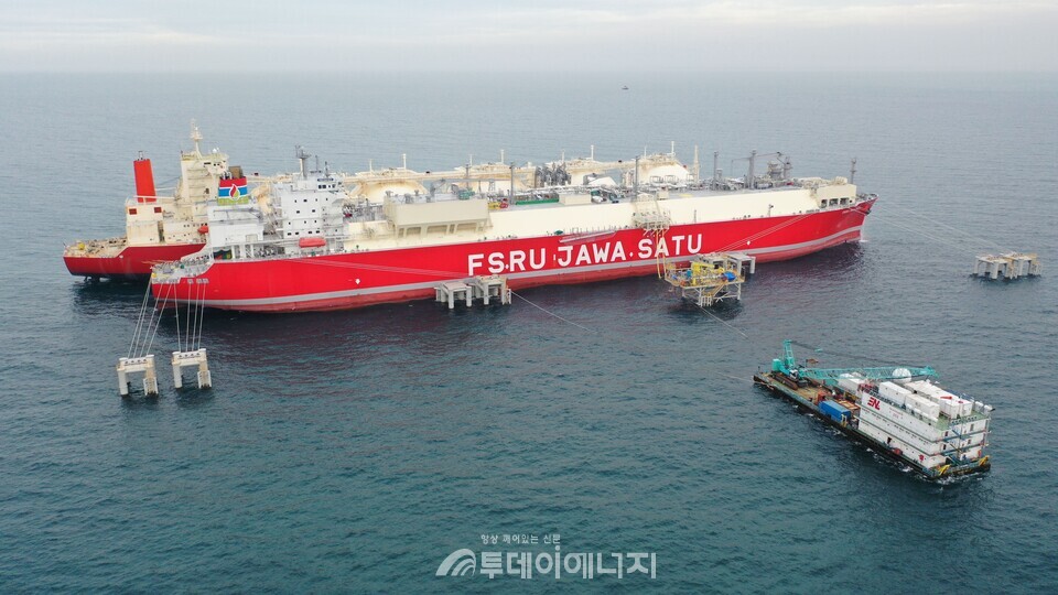 日 MOL, 印尼 LNG 발전소용 FSRU 가동